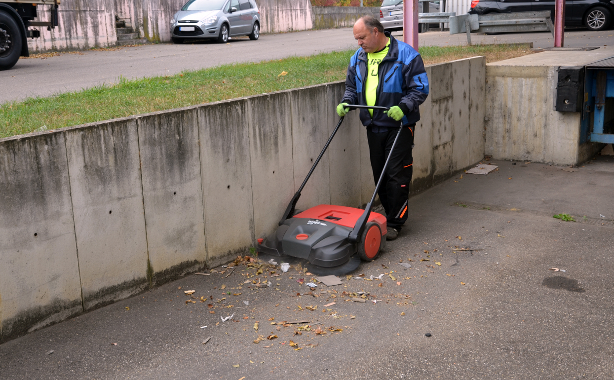 Haaga 477 Industrial Sweeper — The Cleaners Room